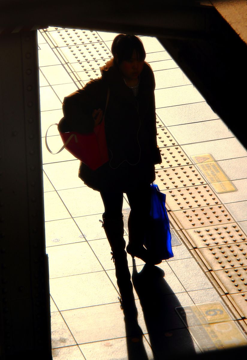 足もとに魅せられて 1 （2月28日の光） | GANREF