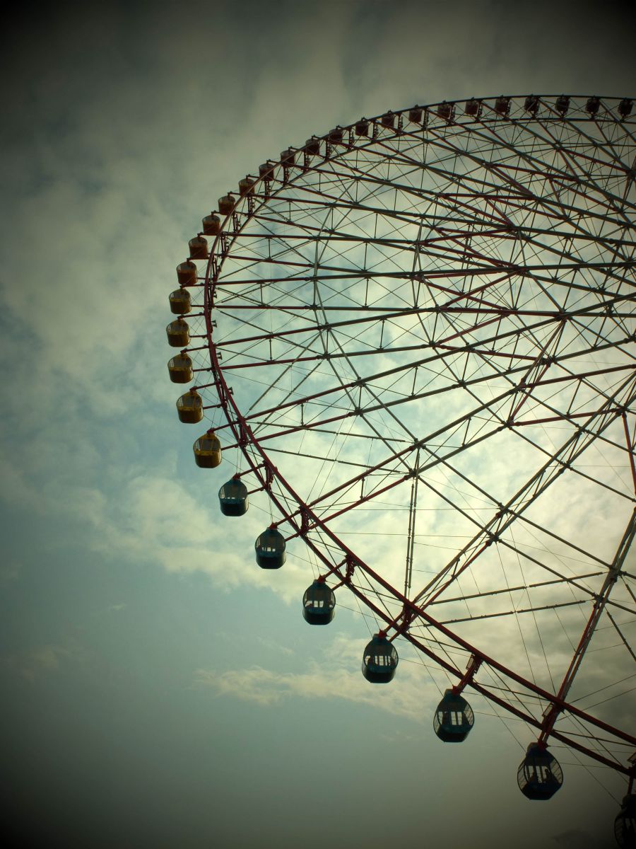 Riding in a Ferris wheel is my favorite | GANREF