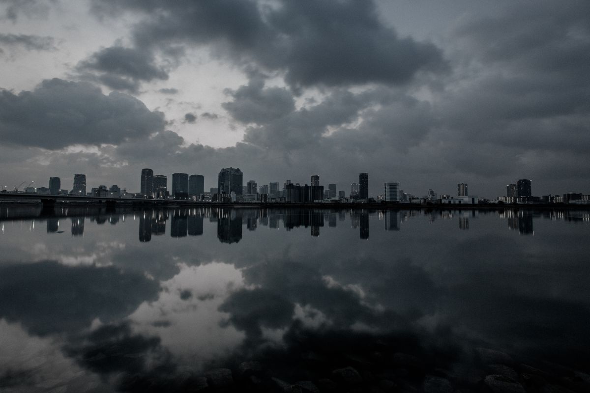 monochrome city | GANREF