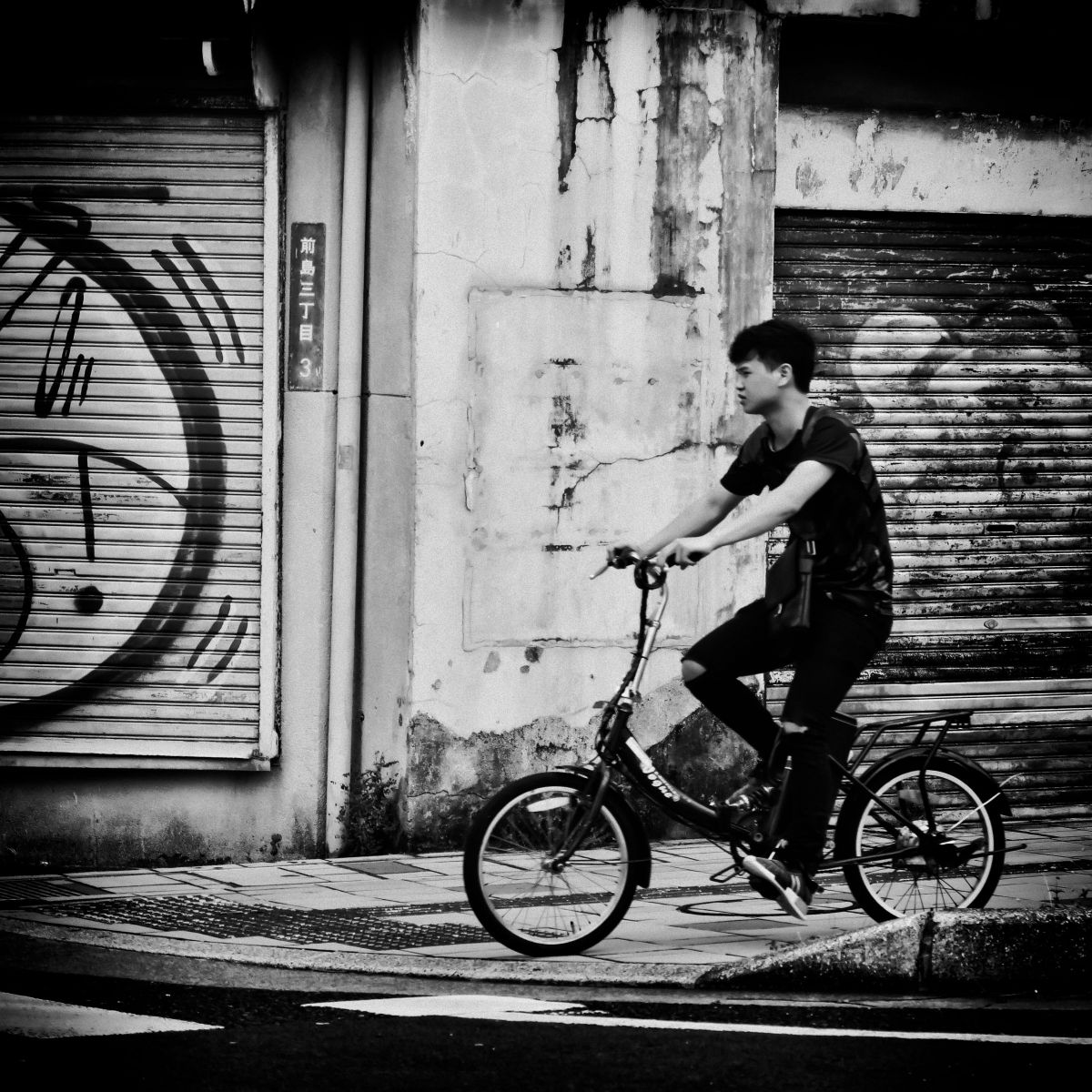 at the street corner | GANREF