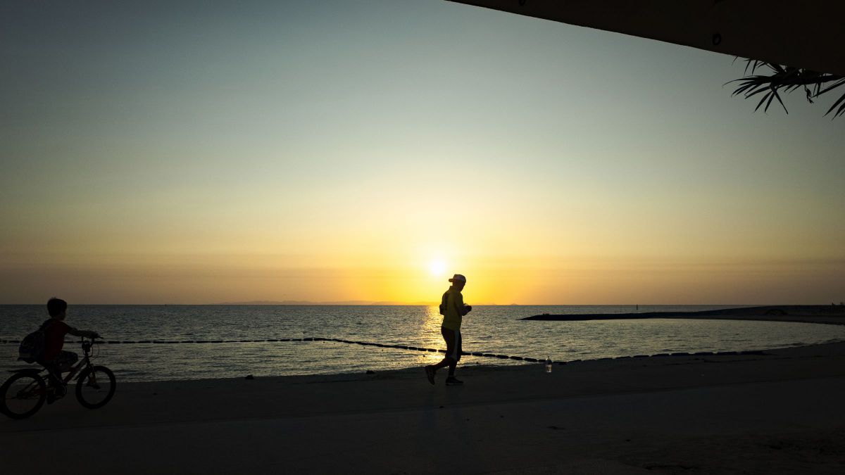 view of the sea at sunset | GANREF