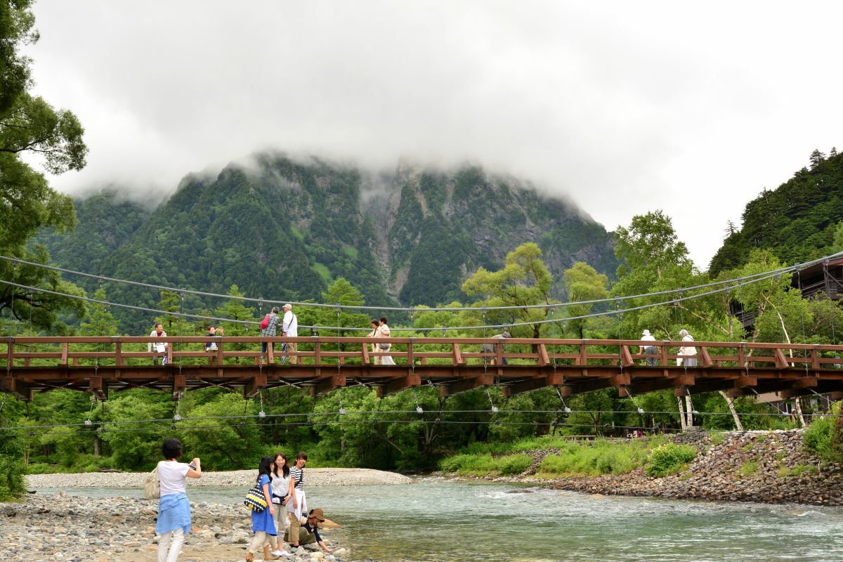 思い思いのポーズで | GANREF