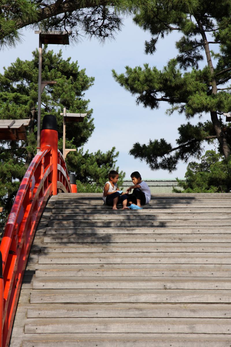 橋でかたらい | GANREF