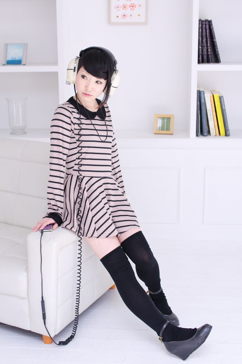 headphone girl(Pioneer SE-255) | GANREF