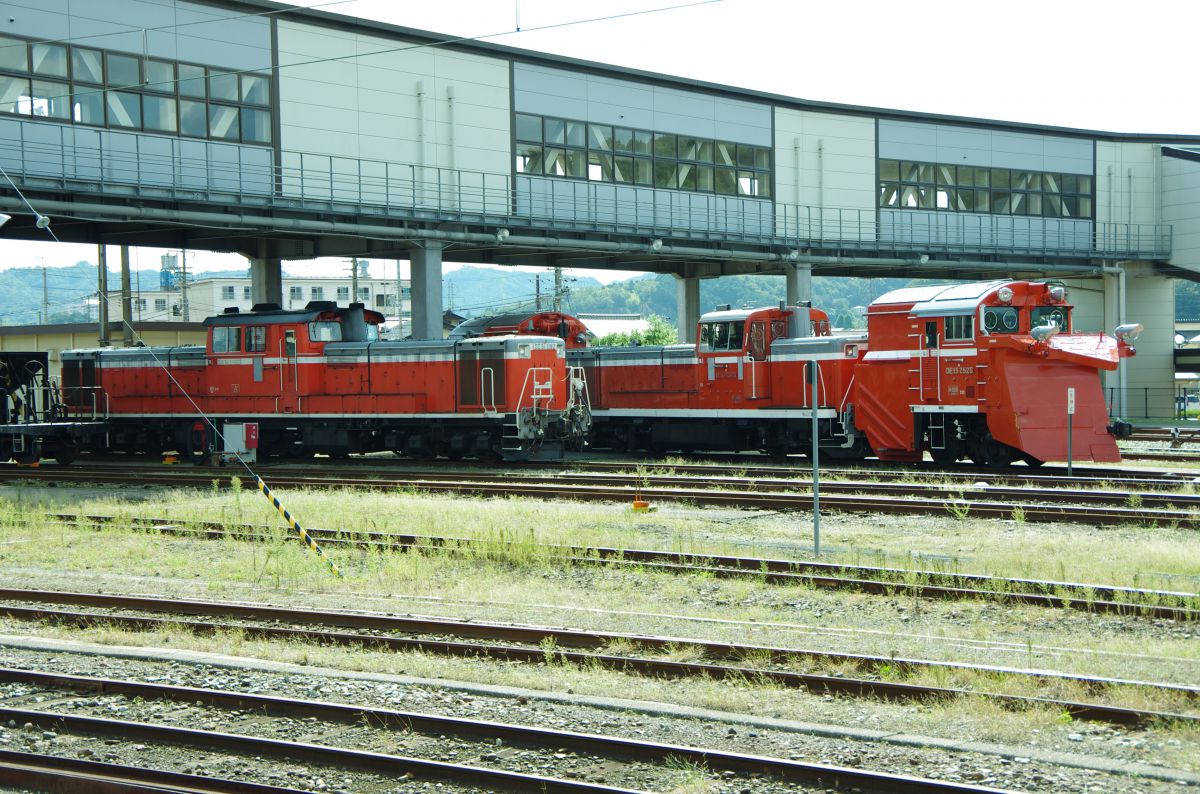 国鉄レッド DE15-2525（ラッセル車）とDE51-1192 | GANREF