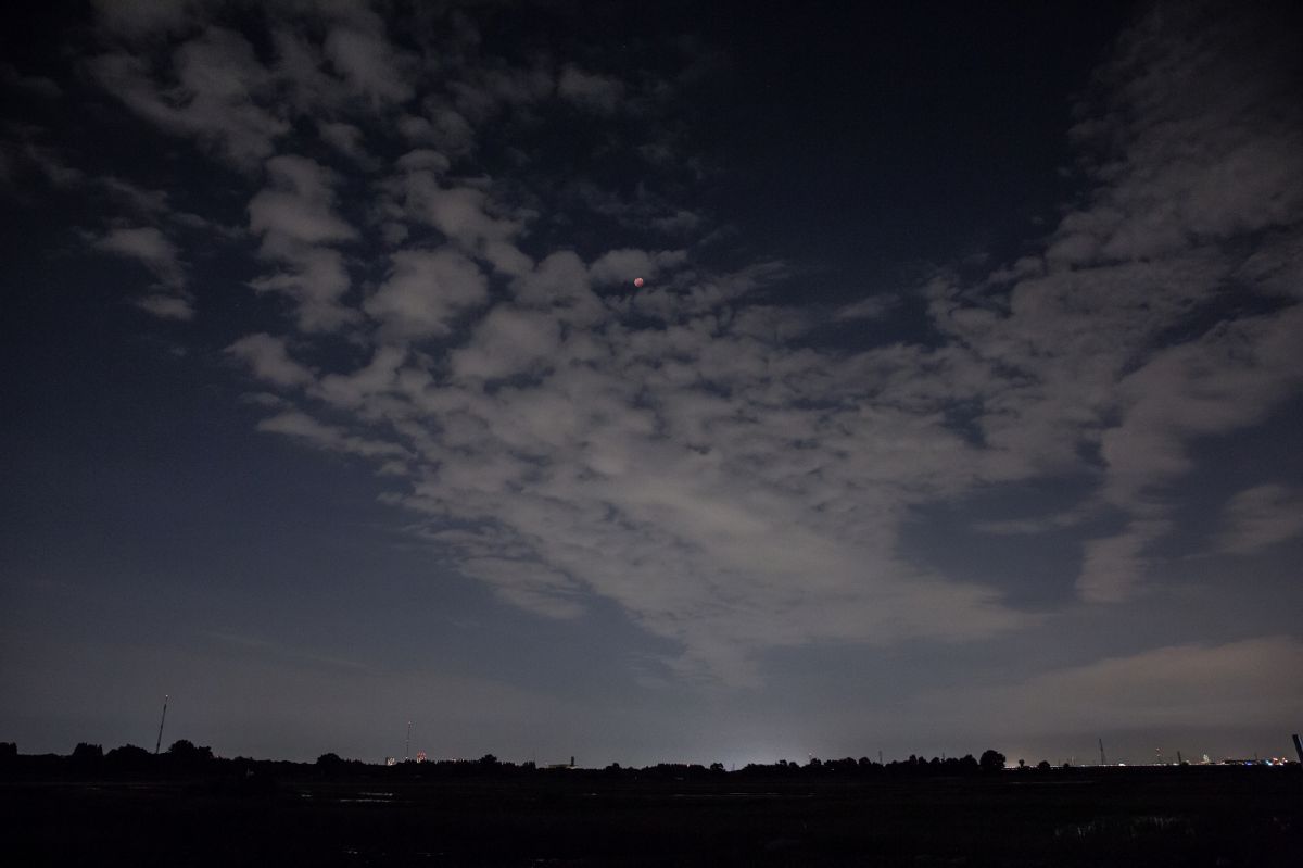 a total eclipse of the moon | GANREF