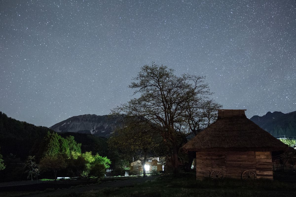 Starry sky and old shed | GANREF