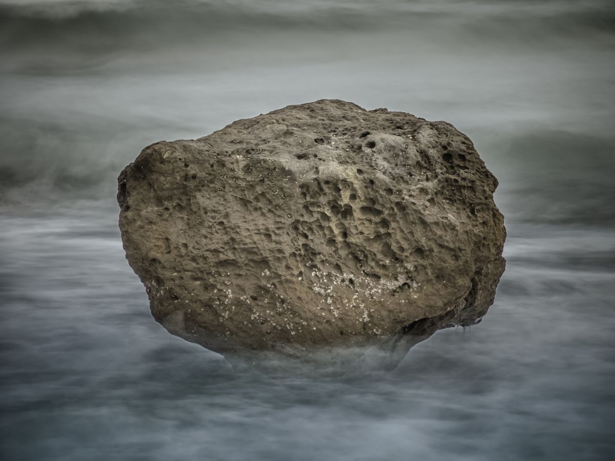 Floating rock | GANREF