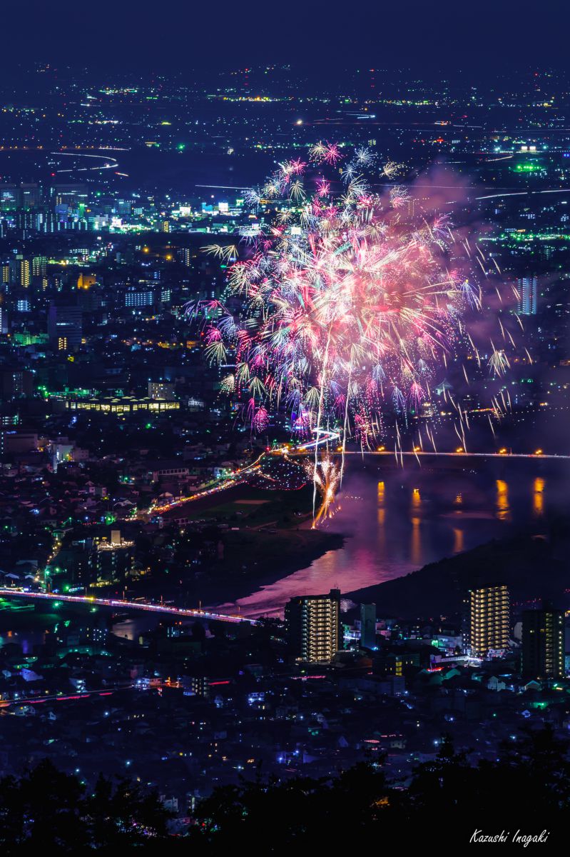 Fireworks and nightscape | GANREF