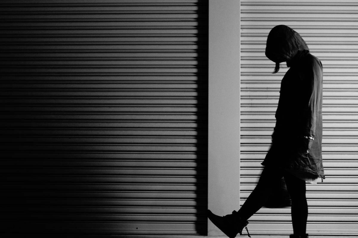 Disappear into the dark night | GANREF