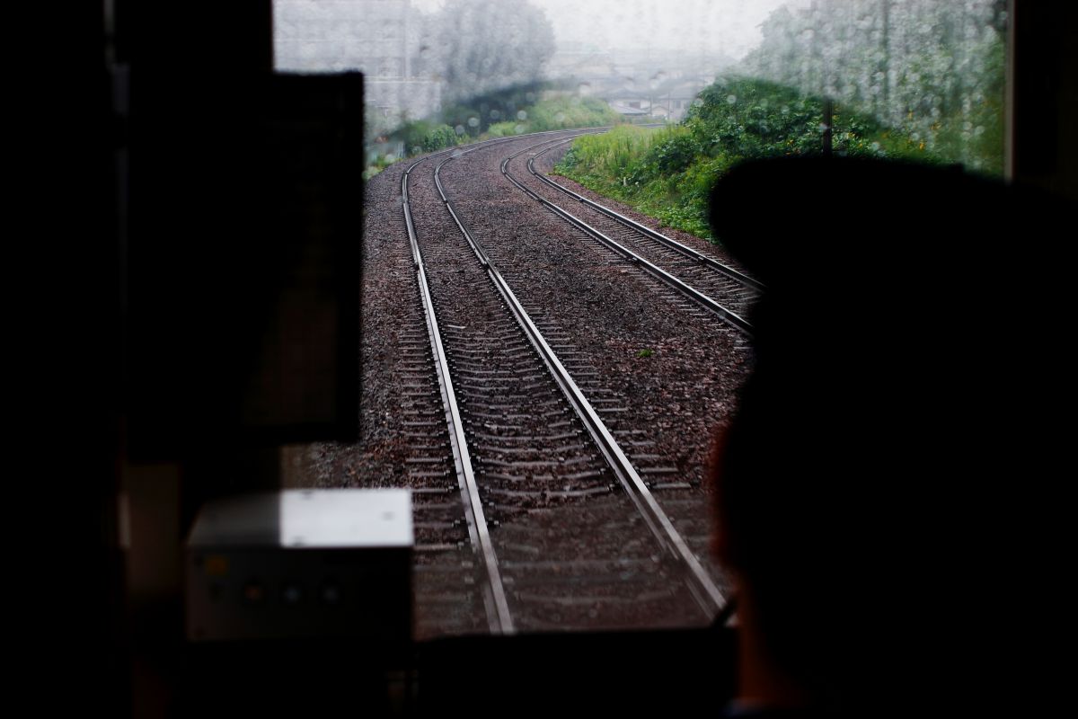 rainy train | GANREF