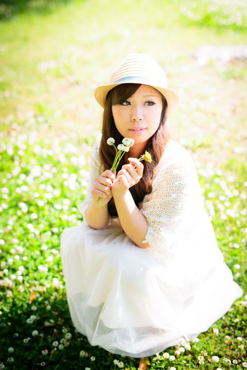 クローバーの花に囲まれて | GANREF