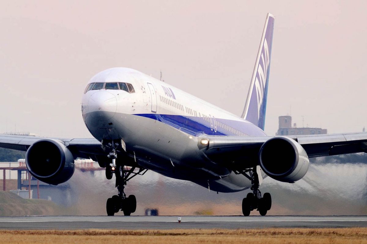 伊丹空港を離陸するボーイング767 | GANREF