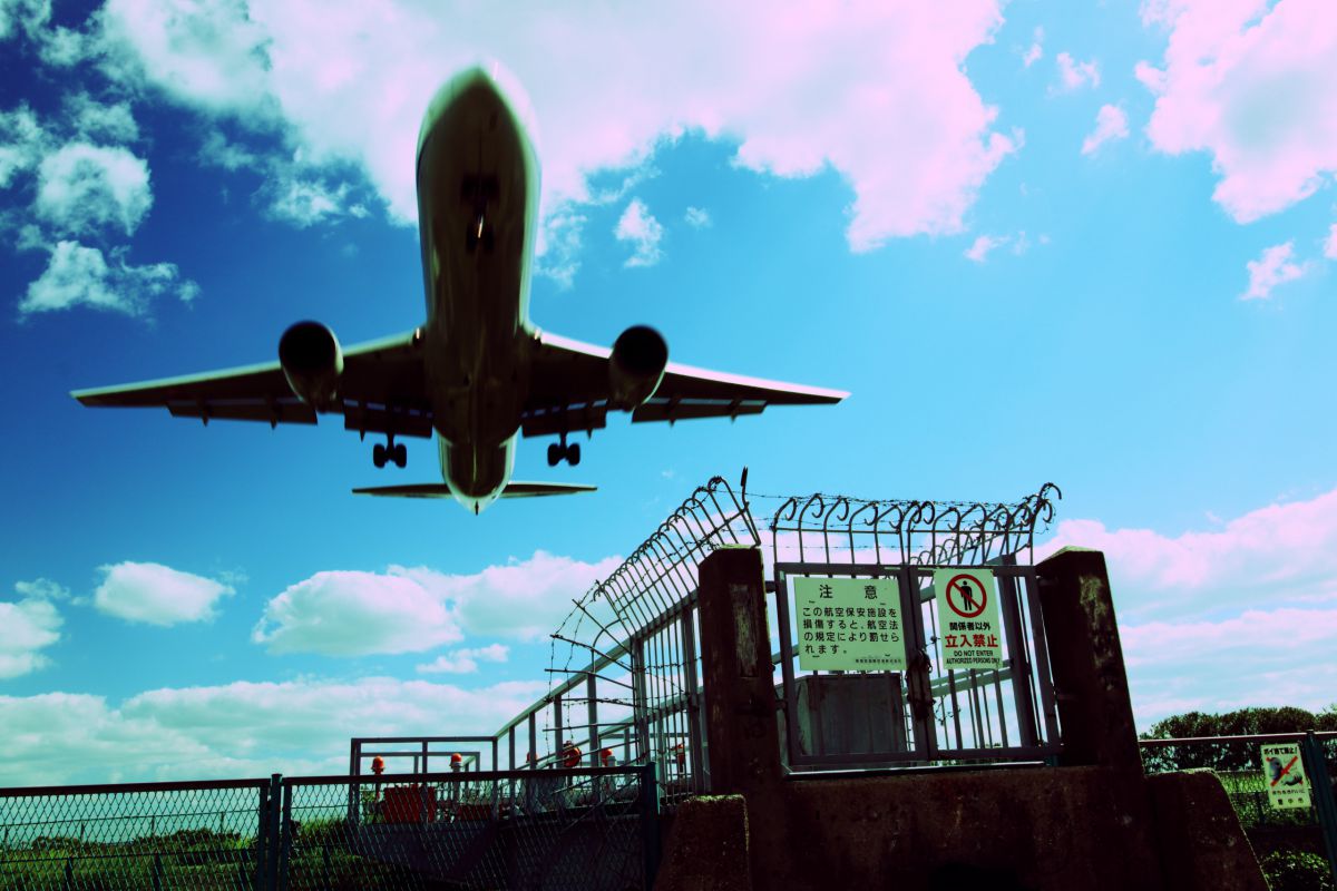 sky,plane and barbwire | GANREF