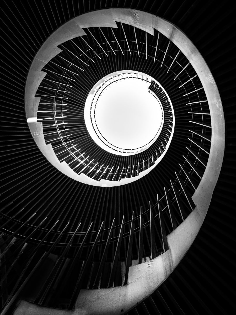 Monochrome Spiral. | GANREF