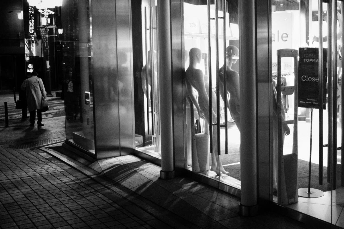 裸の警備員たち | GANREF