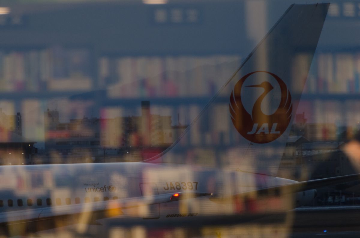 Books and Airplane | GANREF