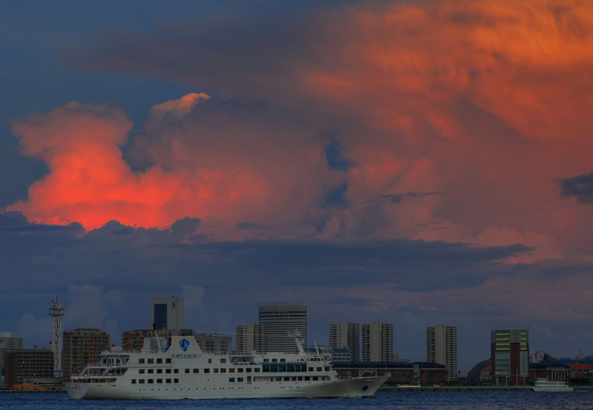 LUMINOUS CRUISE | GANREF