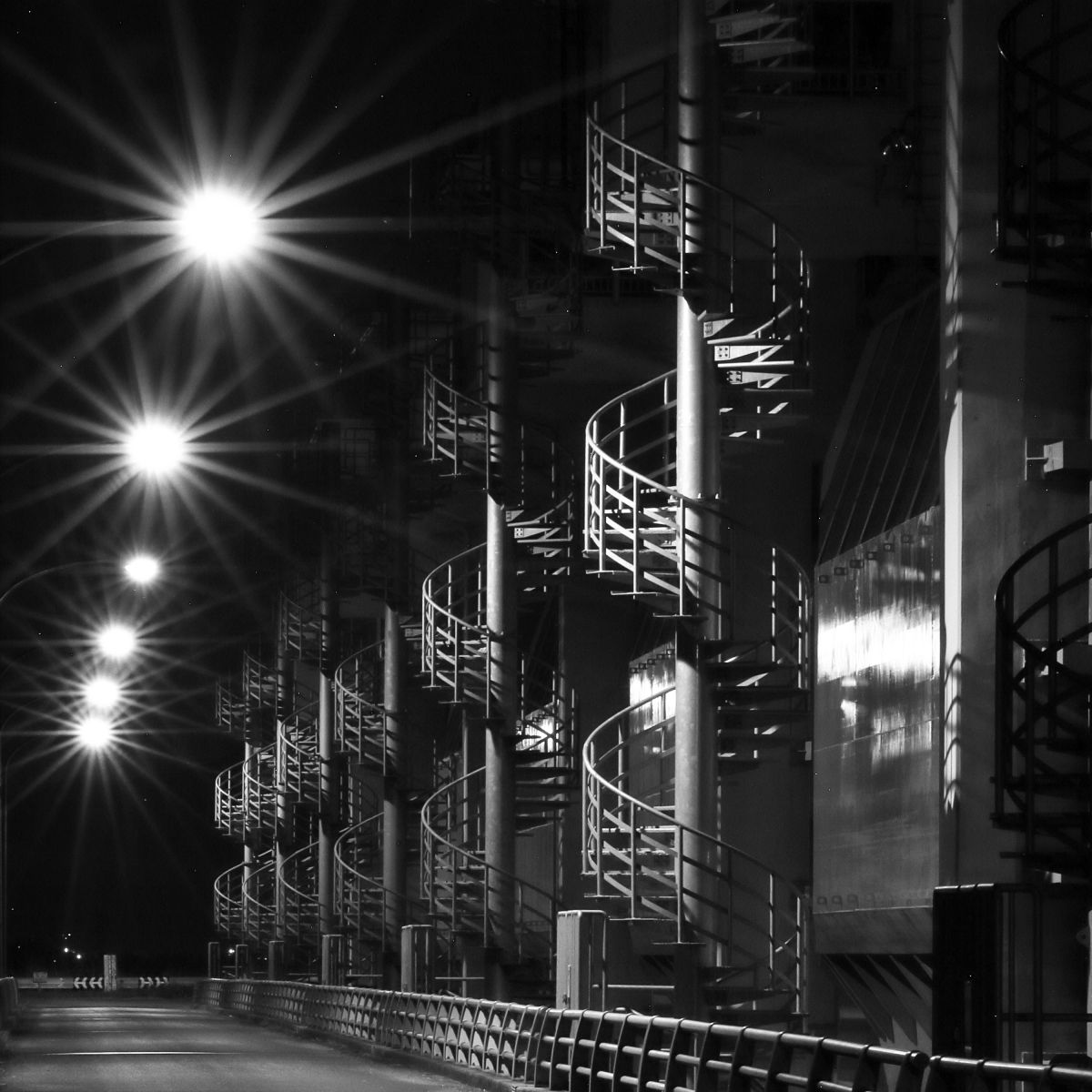 Linear beauty at night | GANREF