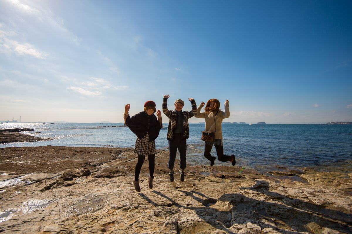 Jumping Girls | GANREF