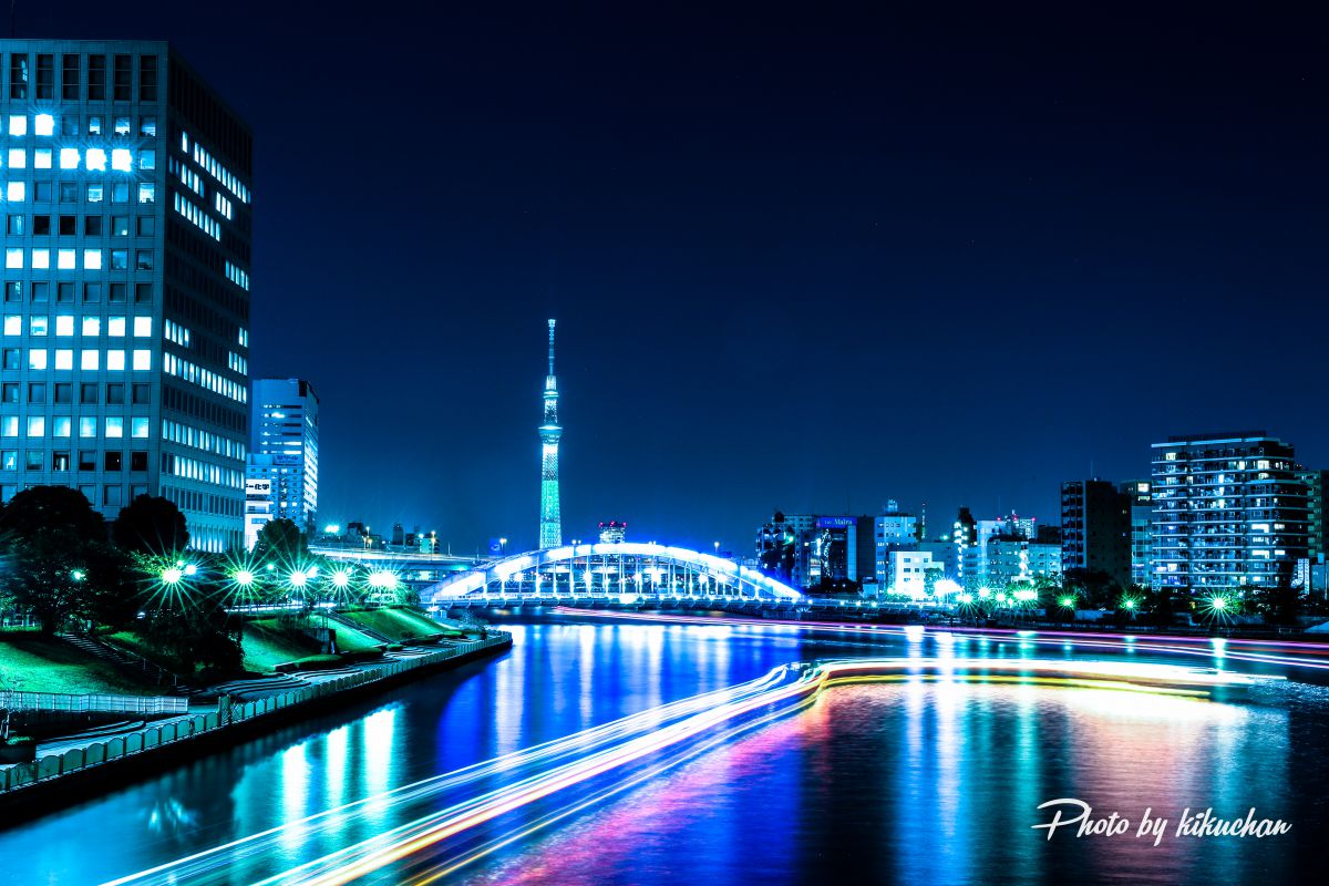 light beams | GANREF