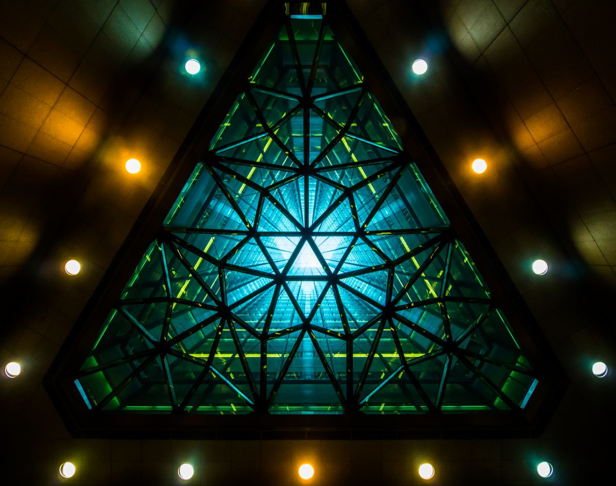 Cosmo Triangle | GANREF