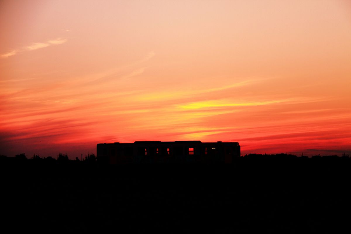 Sunset Train | GANREF