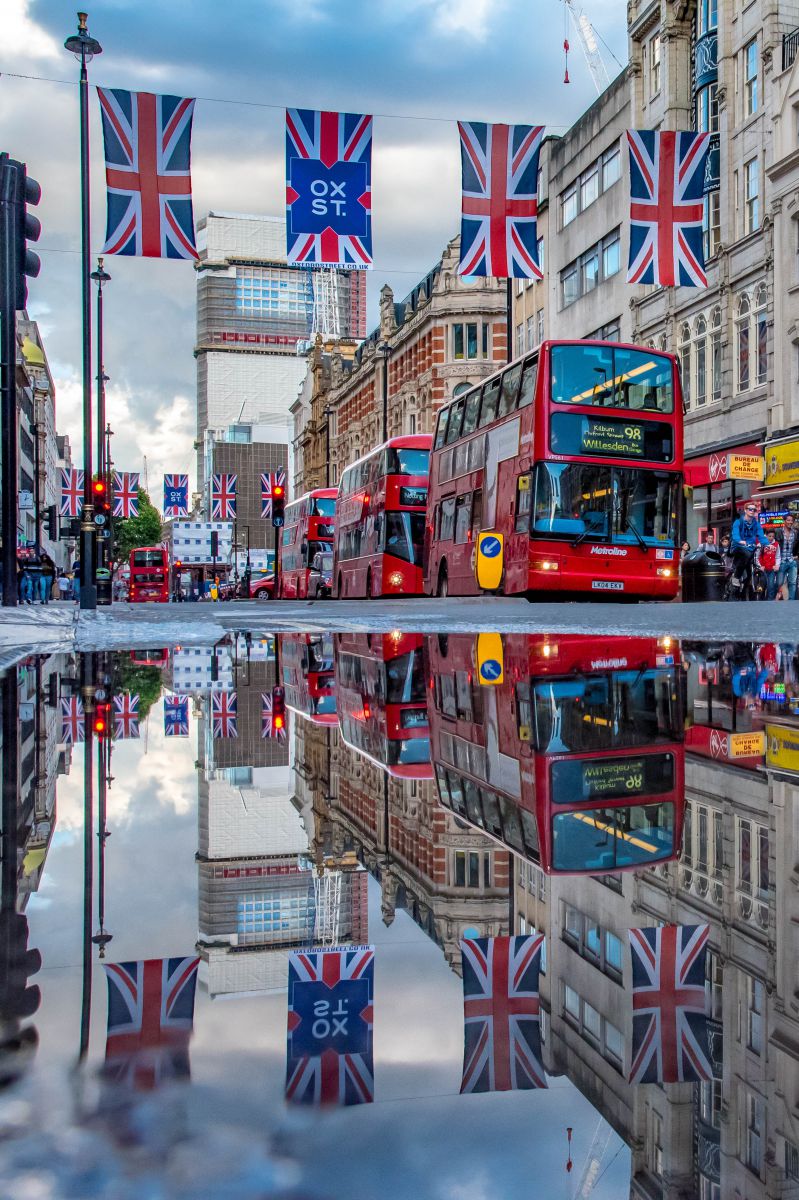 Reflection of London Bus | GANREF