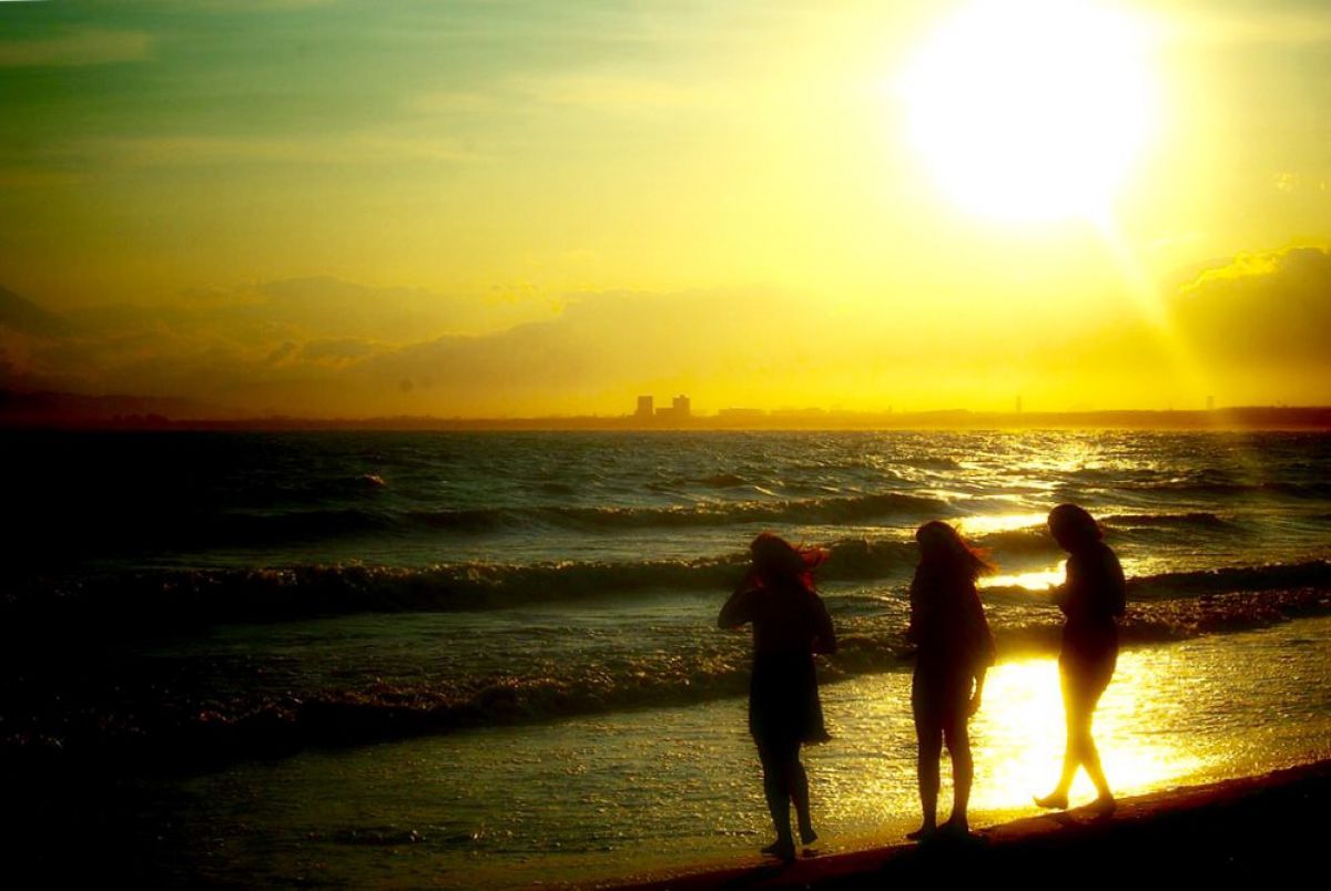 Sunset girls | GANREF