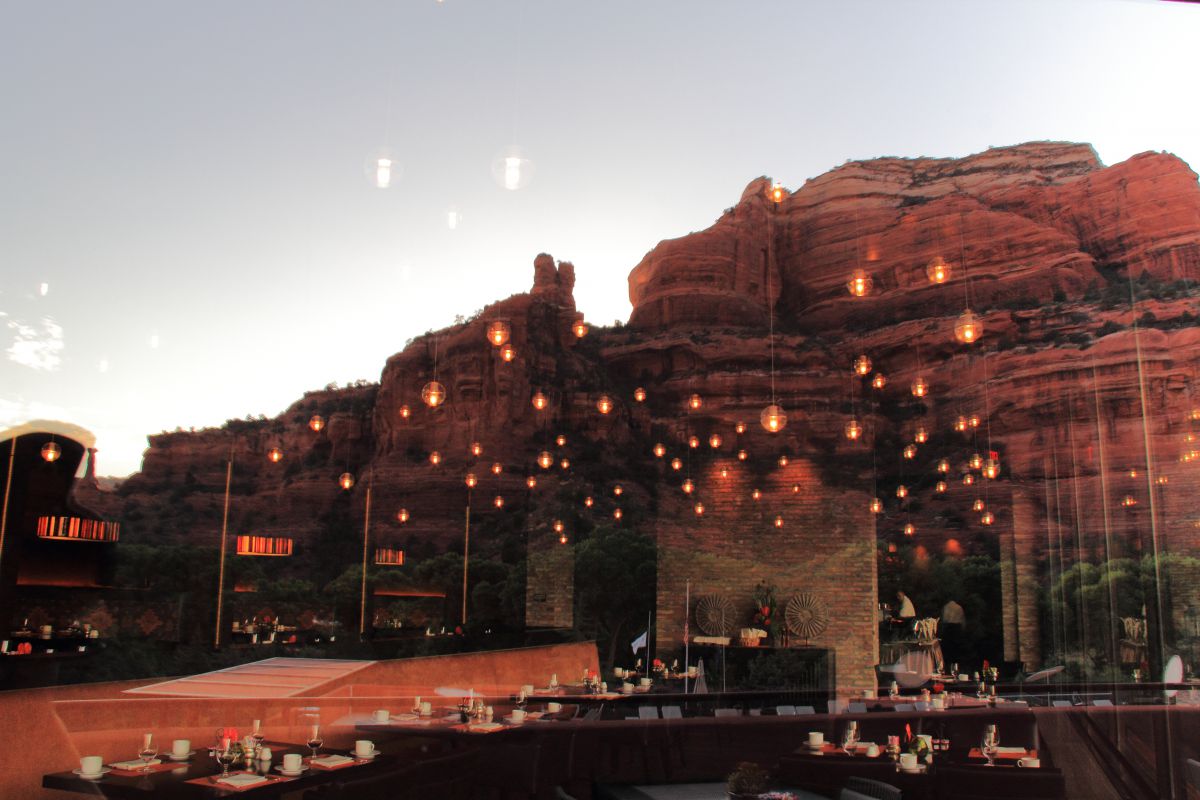 Restaurant on the rock | GANREF