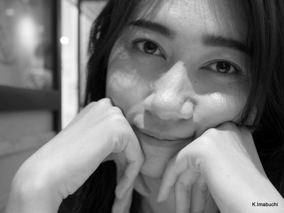 頬杖ついて | GANREF