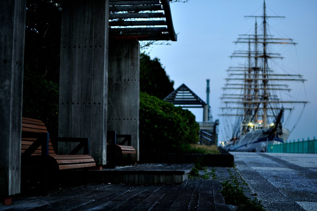 Brown Bench | GANREF