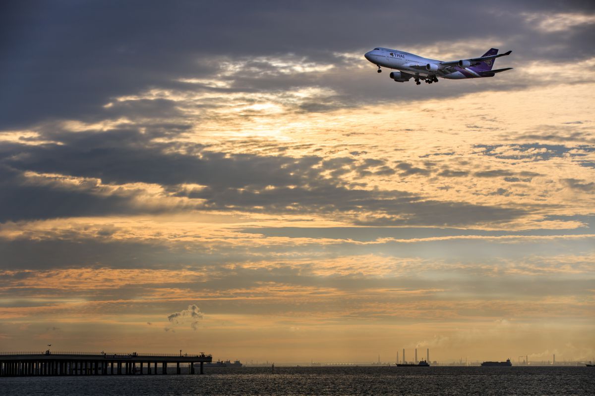 Flying over Tokio Bay | GANREF