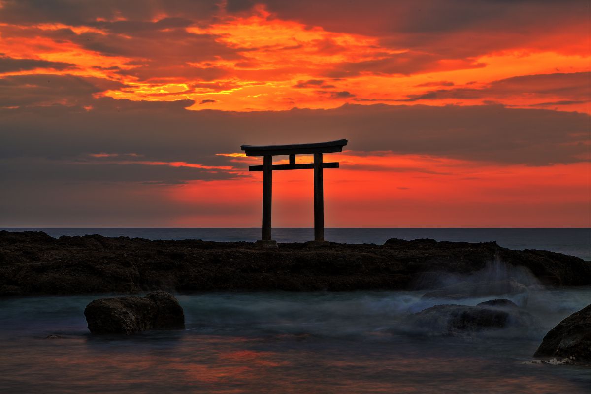 Glowing wave | GANREF