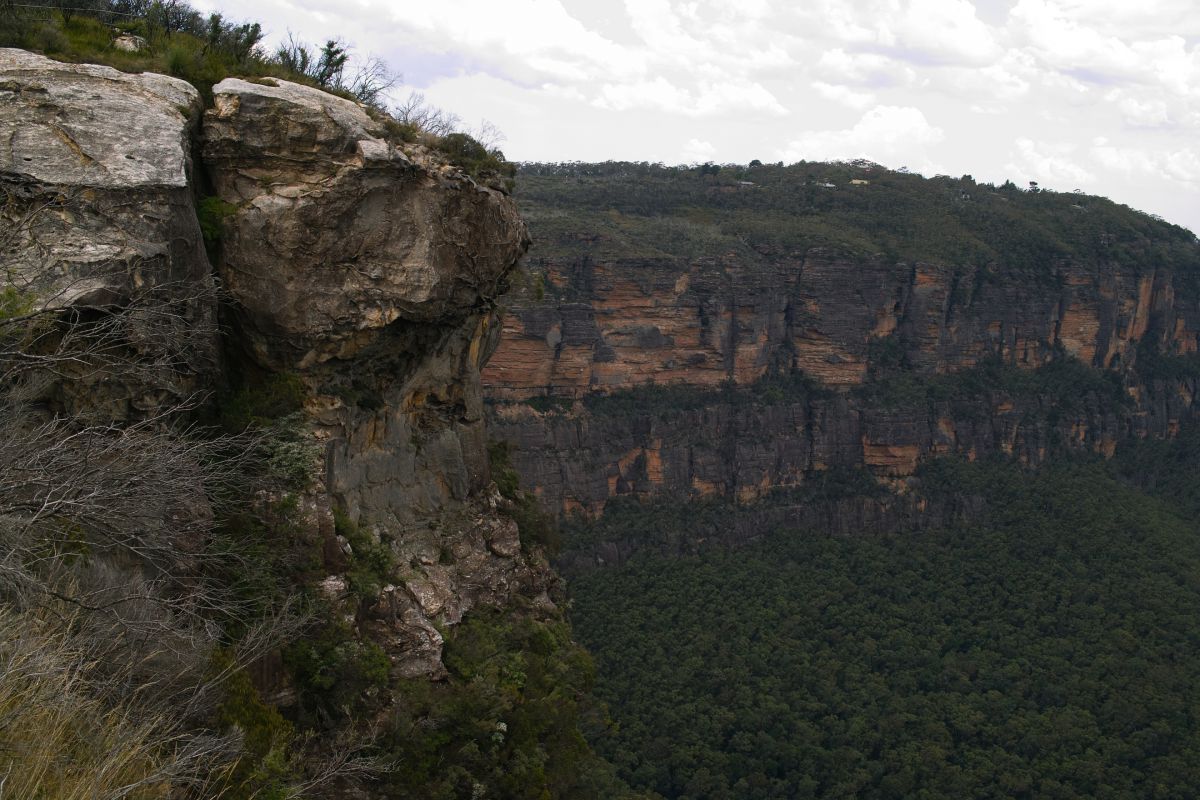 On the Cliff | GANREF