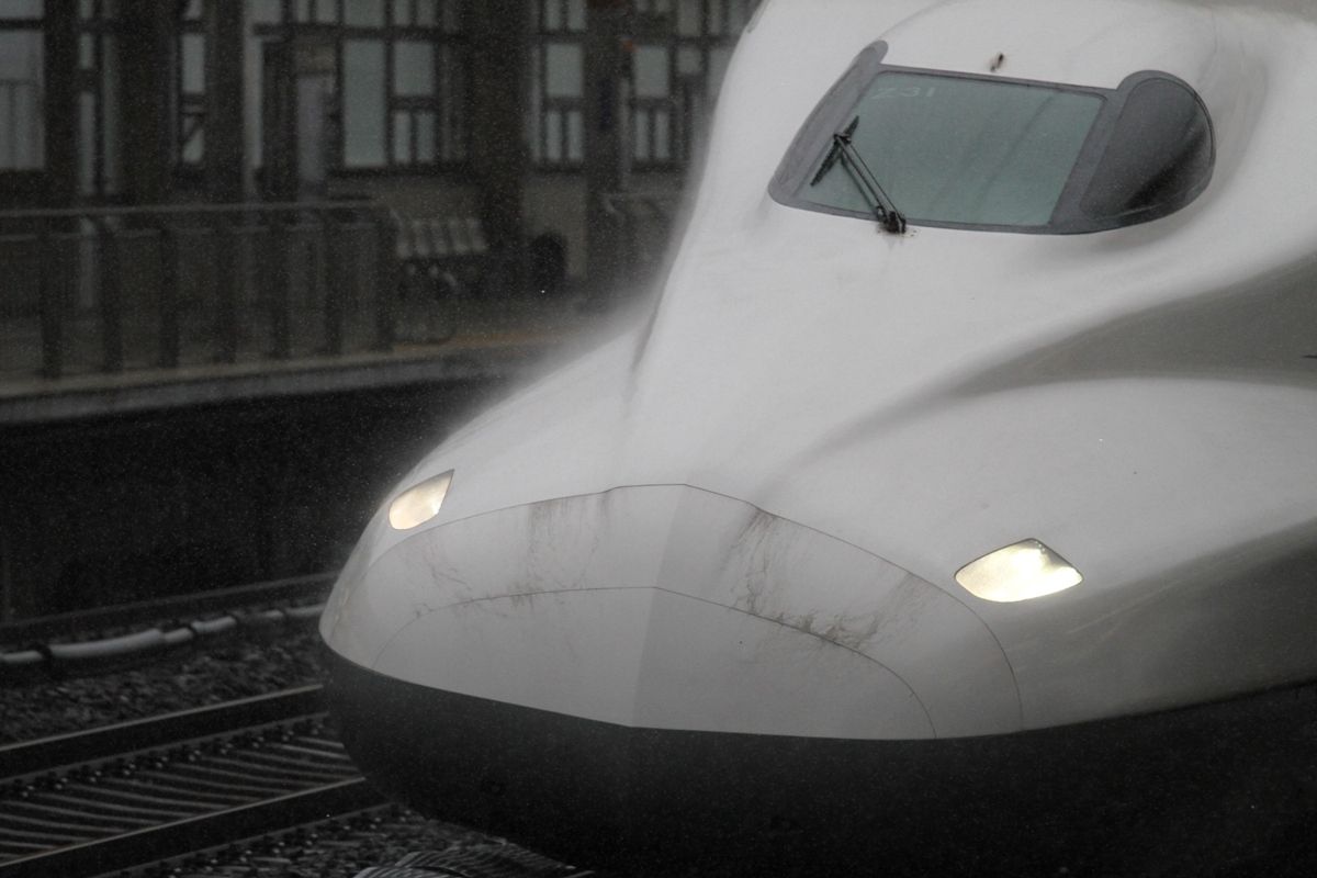 【7D de 新幹線】 豪雨の小田原駅にて… | GANREF