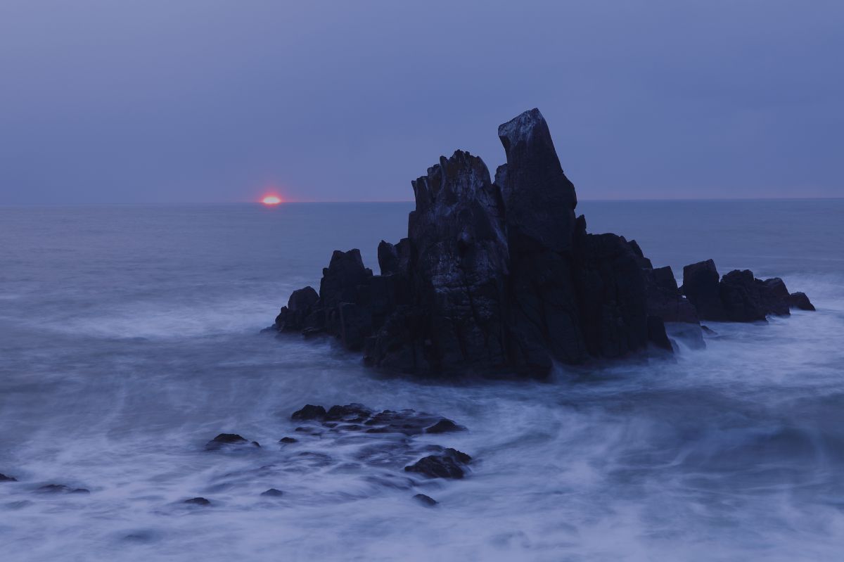 The setting sun． | GANREF