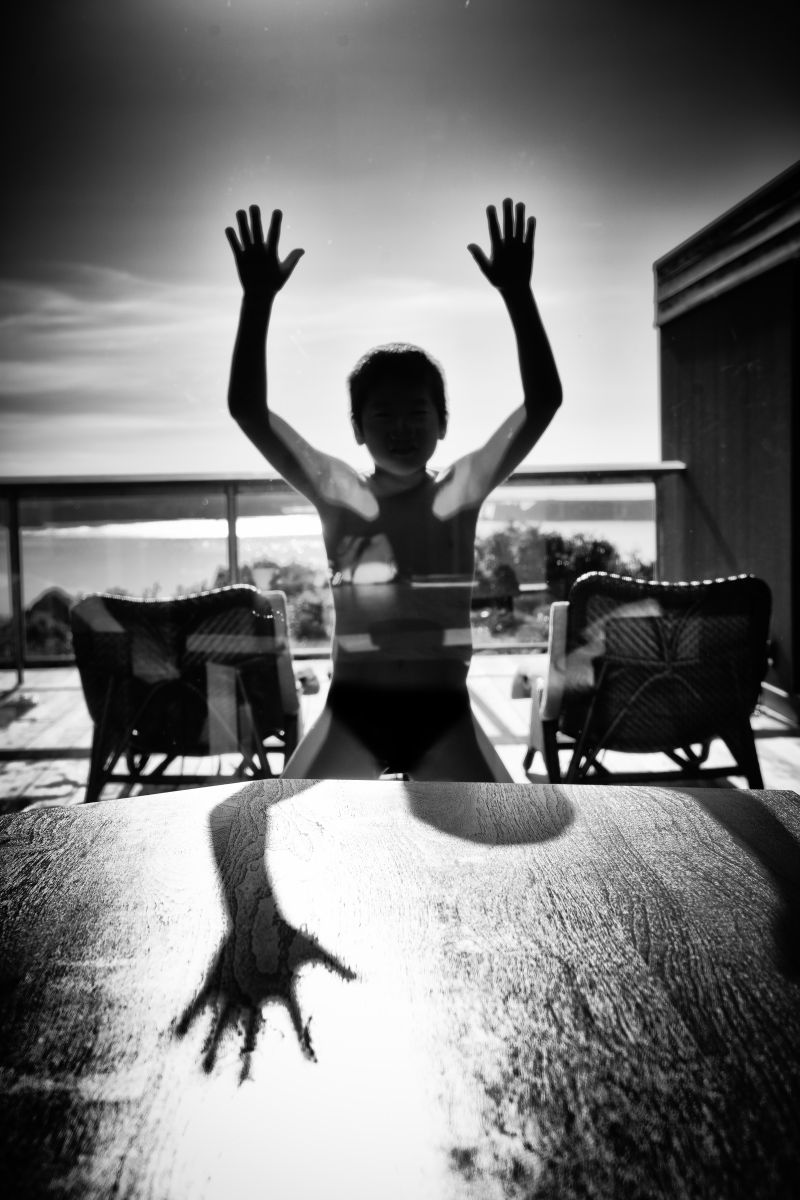 Three hands | GANREF