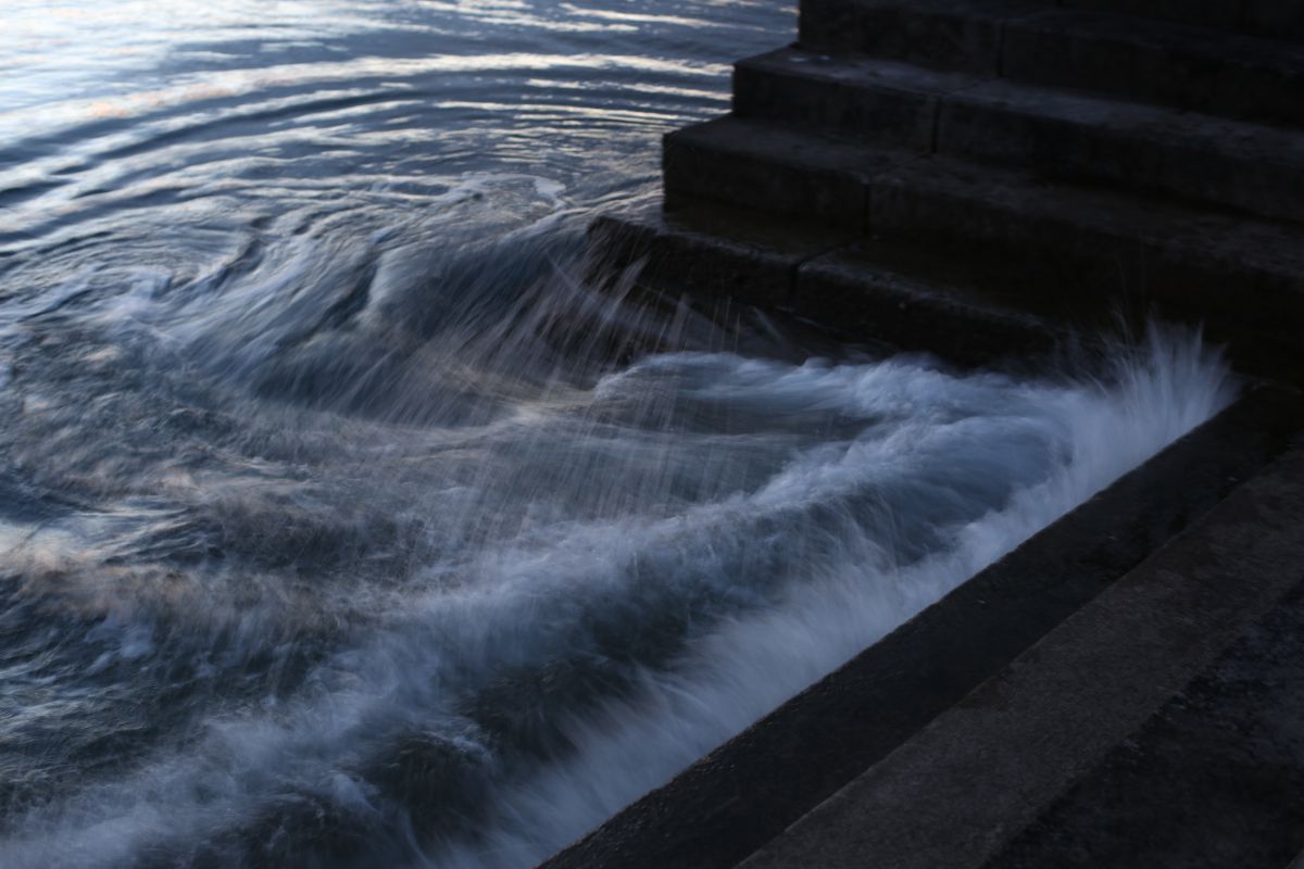 Sunset Waves | GANREF