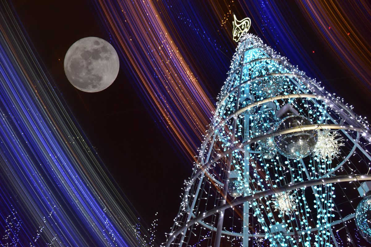 full moon Xmas | GANREF