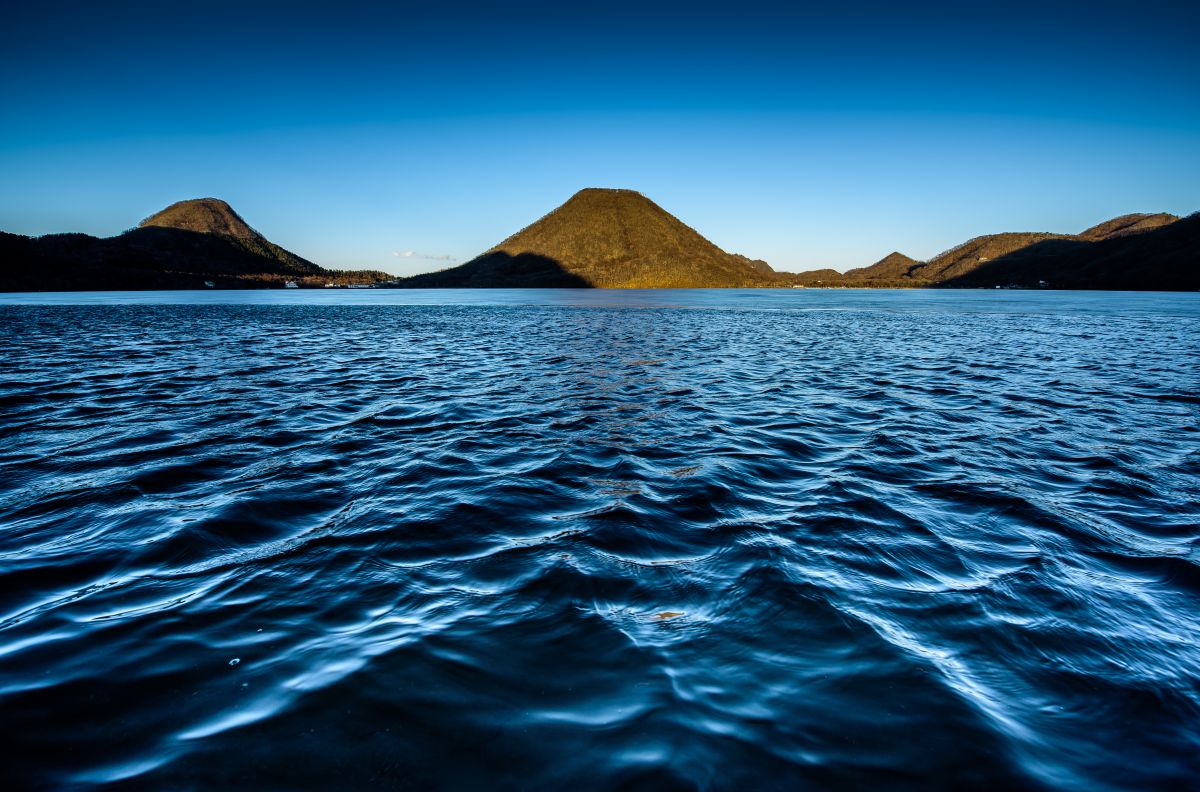 the surface of the water | GANREF