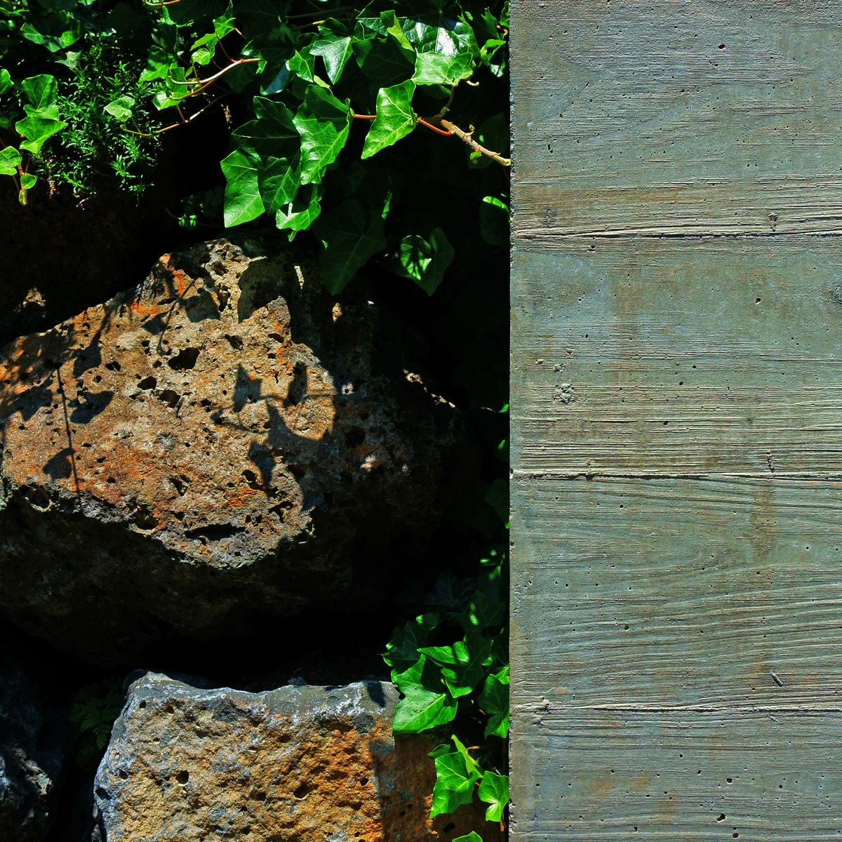 構成-70／Between a wall and rocks | GANREF