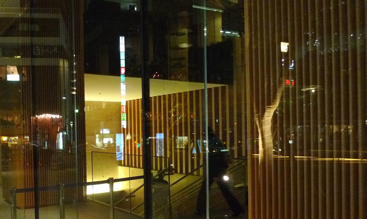 反射-37／Chaotic scene in rule of stripe.jp | GANREF