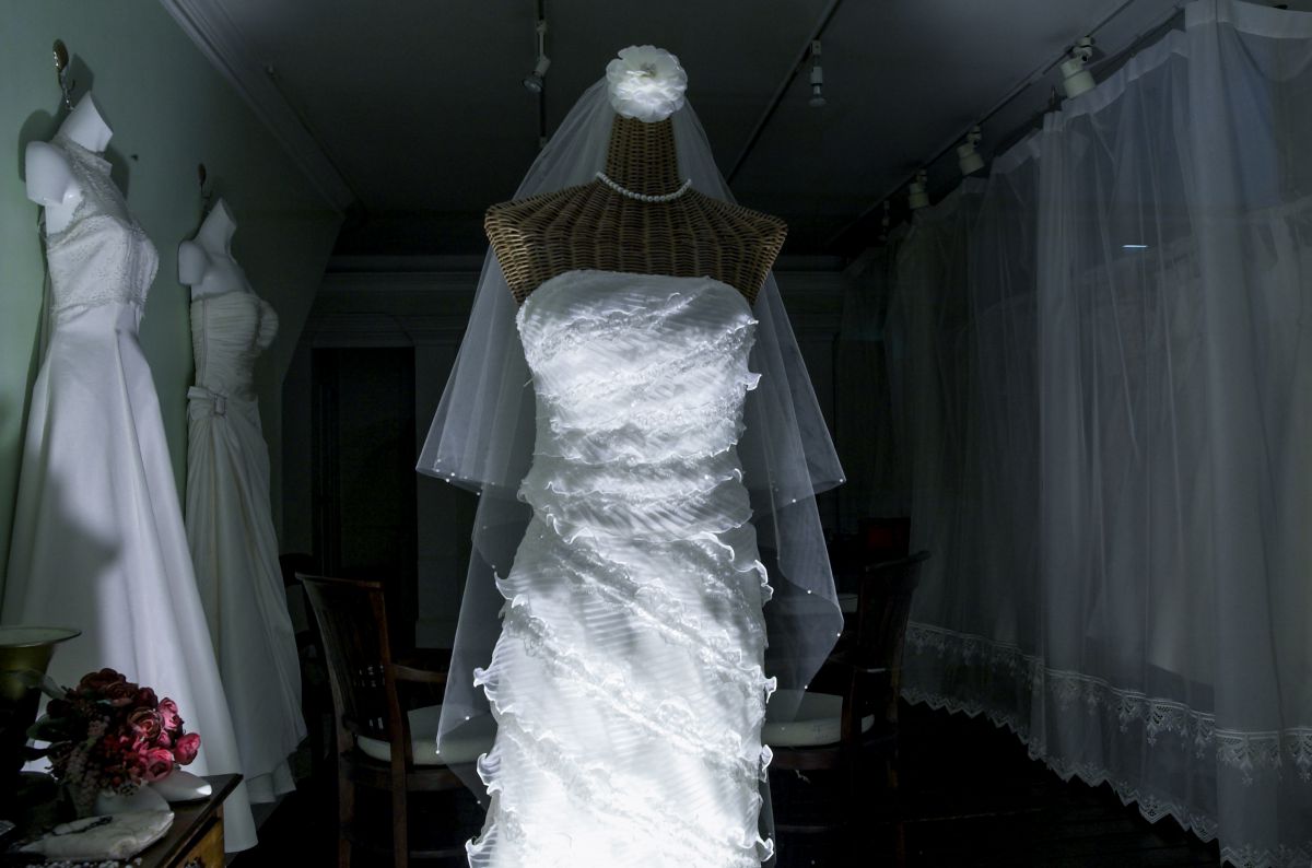 The Dark Room for brides | GANREF