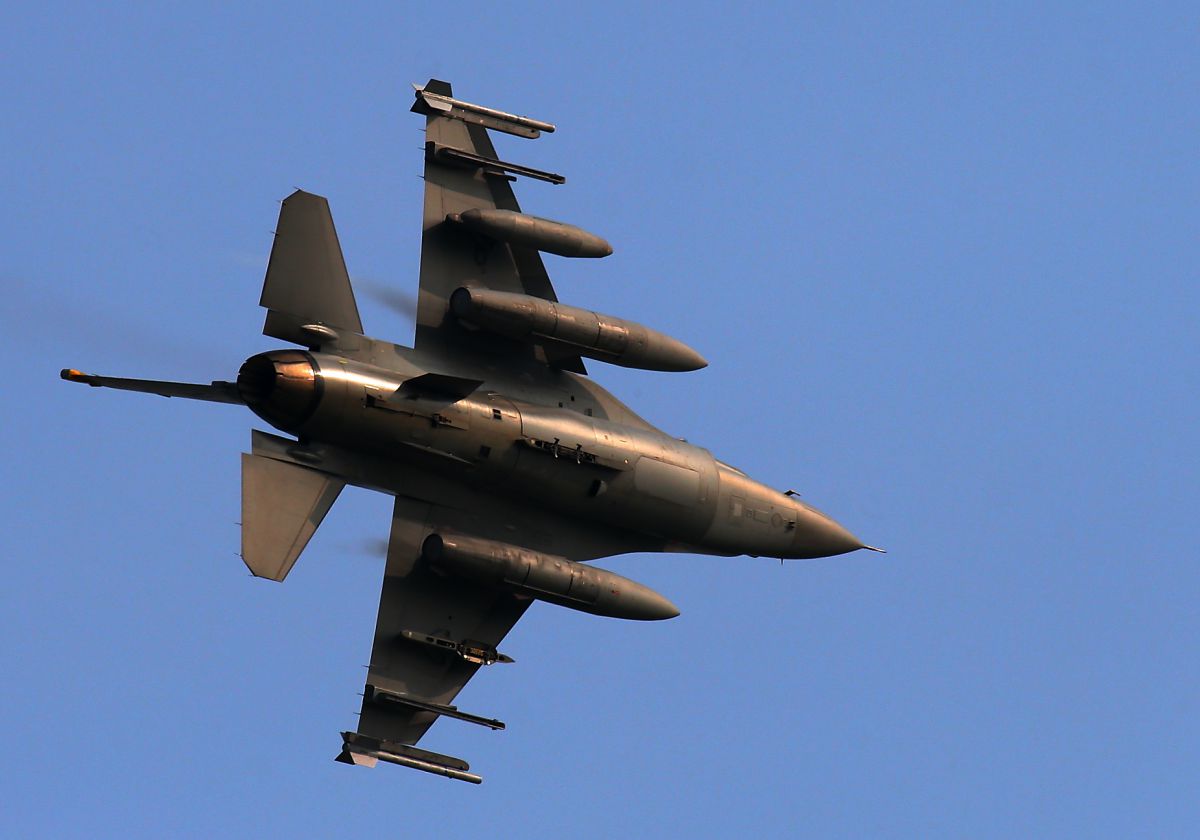 WW Fighting Falcon | GANREF