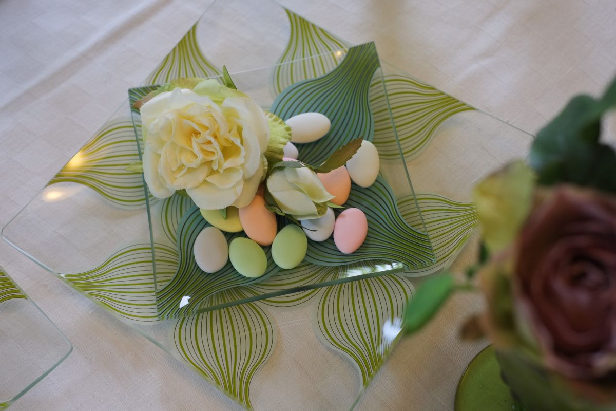 tableware with flowers | GANREF