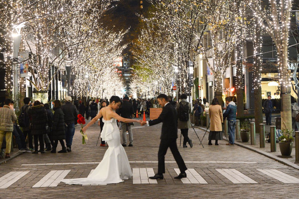 Dancing Night | GANREF