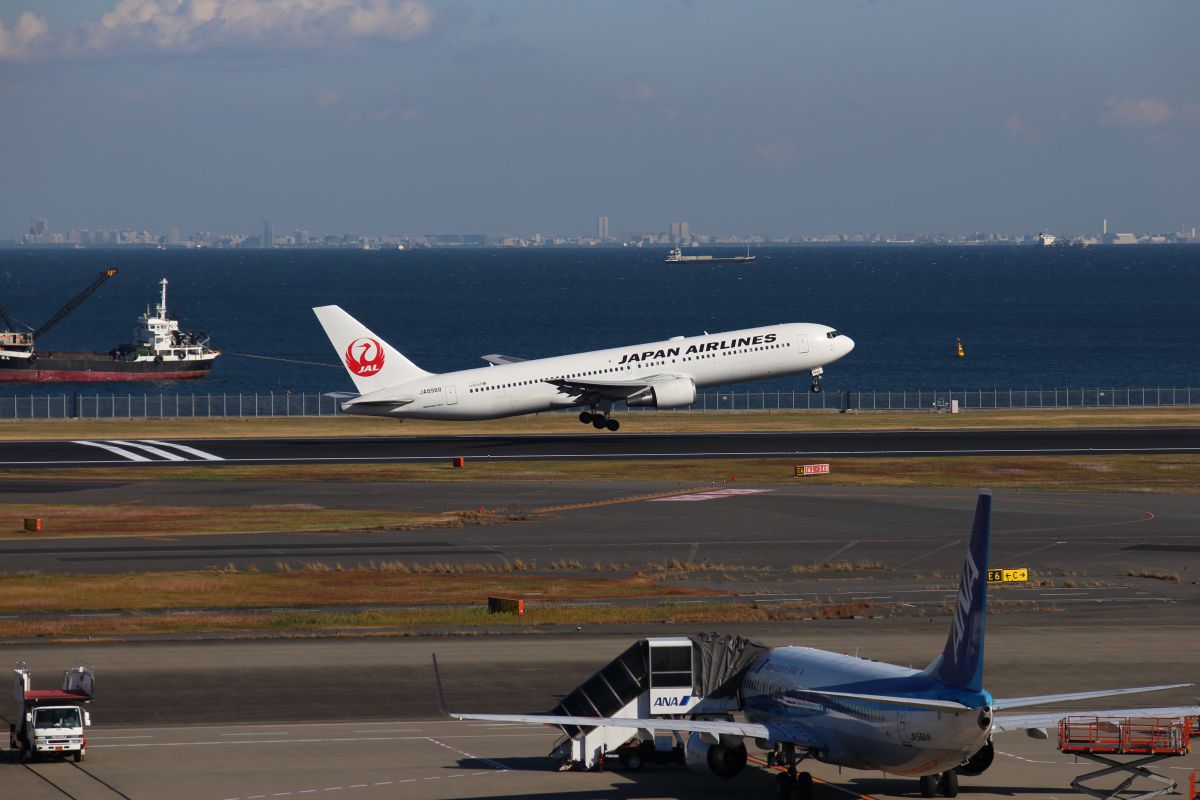 羽田にて by EOS M2 | GANREF