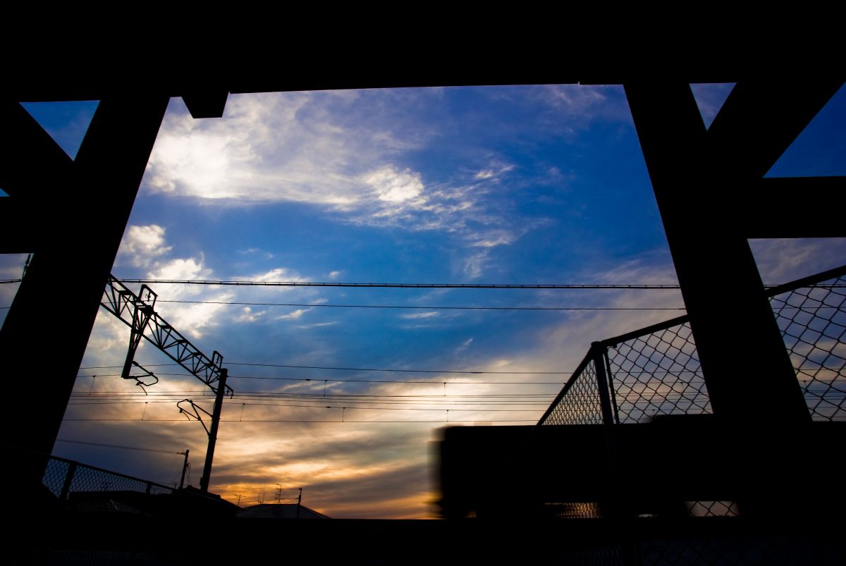 EVENING TRAIN | GANREF