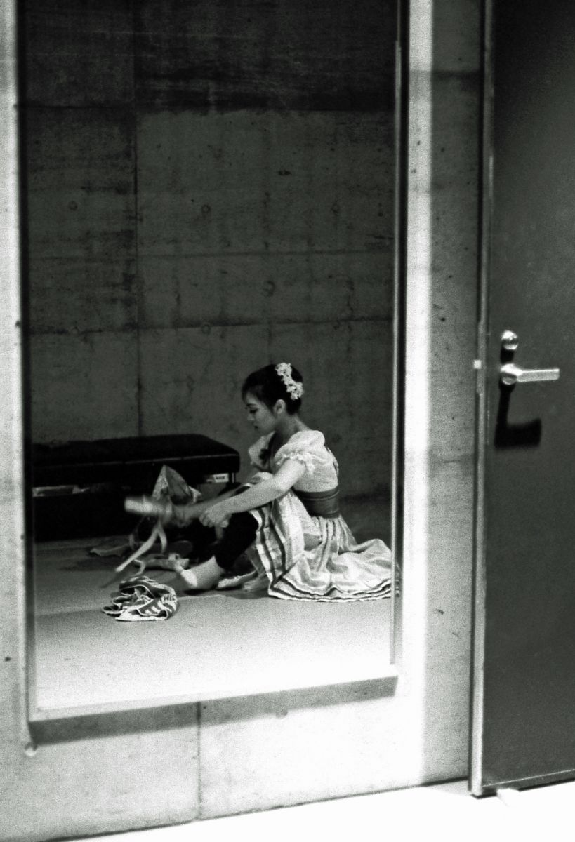 In a mirror | GANREF